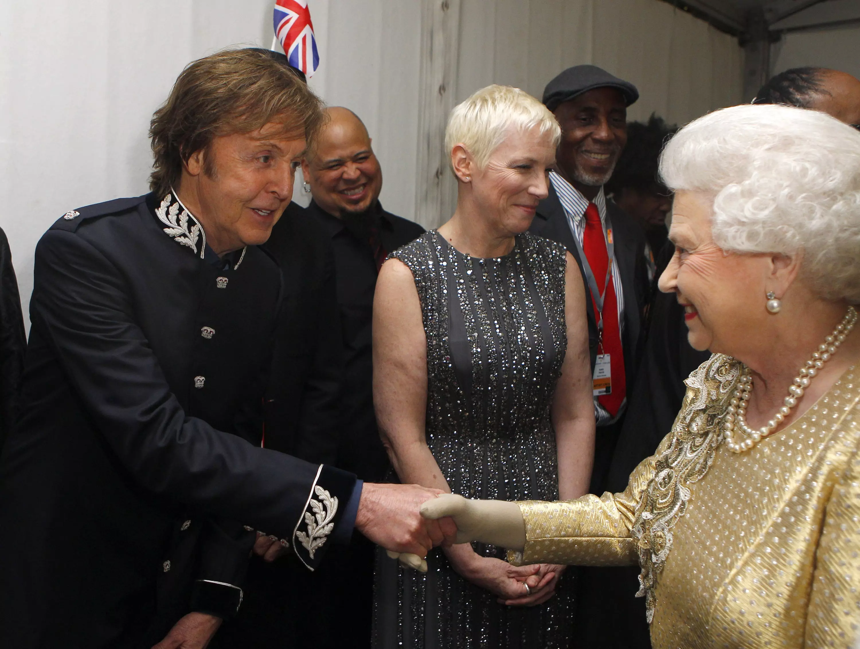 paul-mccartney-annie-lenox-queen-elizabeth