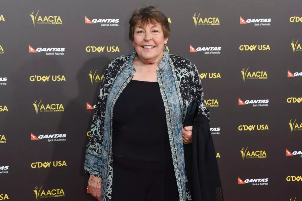 Helen Reddy 'Oraindik abesten' ari da dementzia diagnostikatu arren