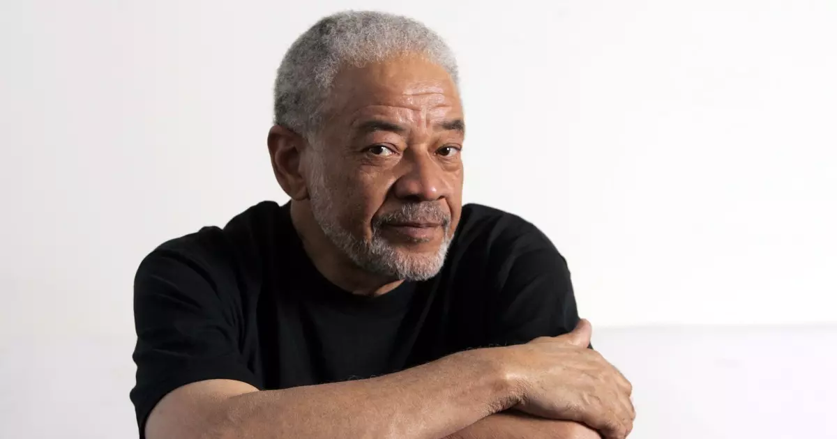 Bill Withers nwụrụ anwụ: 'Dabere na M,' 'Ụbọchị Ịhụnanya' Onye na-abụ abụ nwụrụ na 81