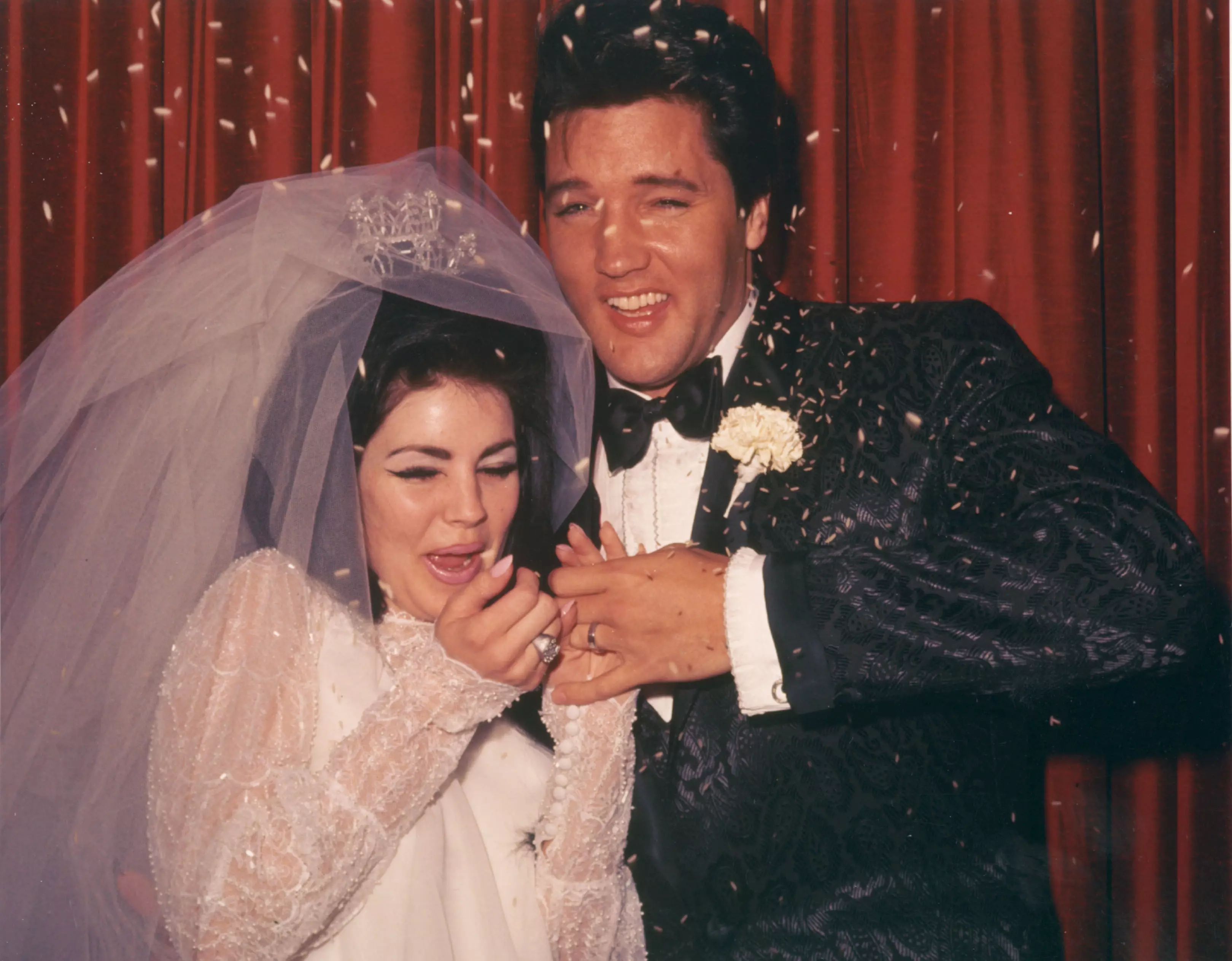 Hochzeitsfoto von Priscilla Presley und Elvis Presley