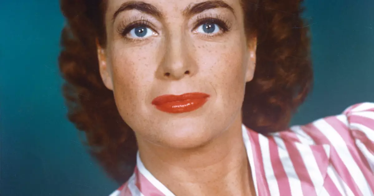 Vnuk Joan Crawford pravi, da ni bila pošast, upodobljena v filmu 'Mommie Dearest' - Closer Weekly