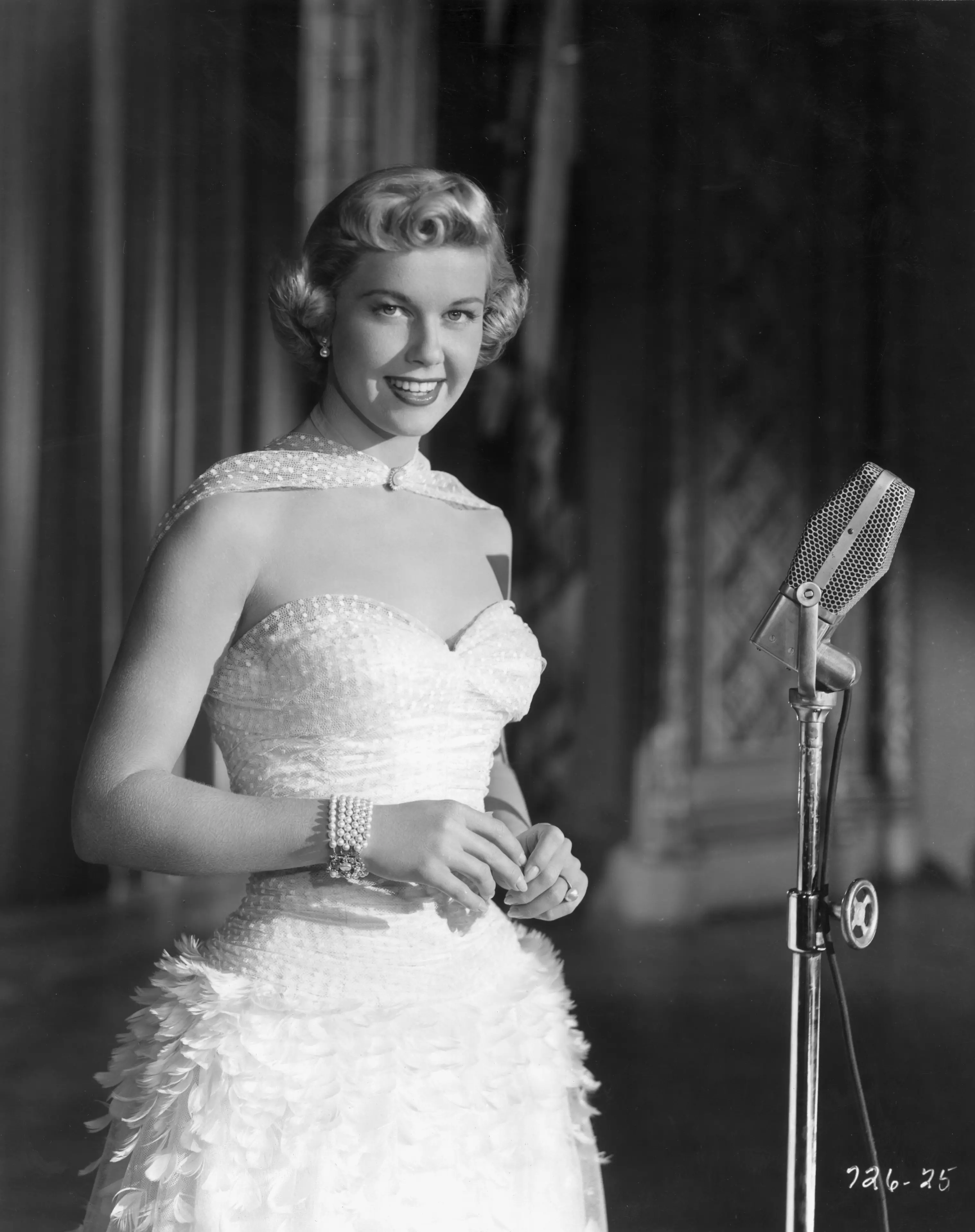 doris-day-singing