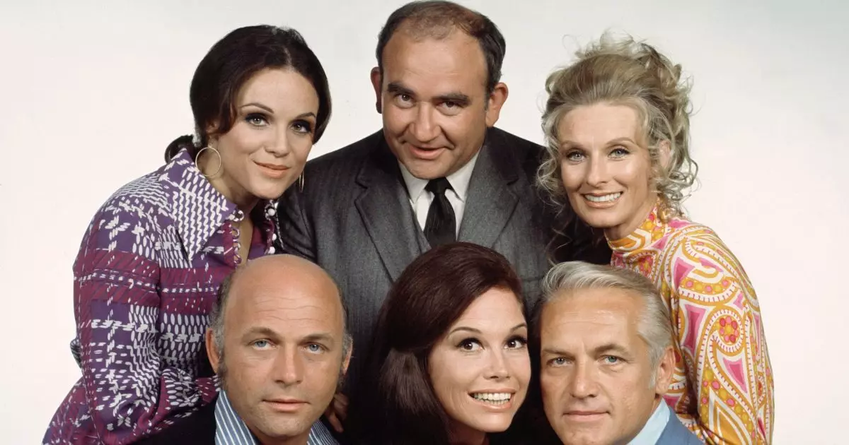 Ed Asner keskustelee "Mary Tyler Mooresta", "Ylös" ja hänen elämästään ja urastaan