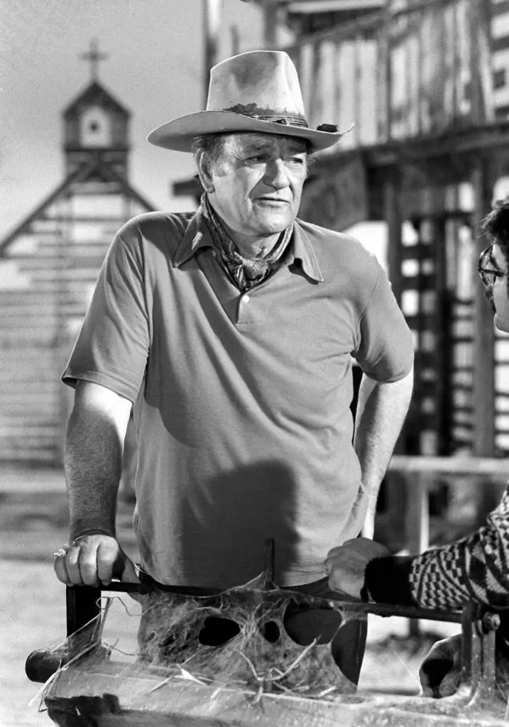 ရုပ်ရှင် Set မှ John Wayne အဖြူအမည်းဓာတ်ပုံ