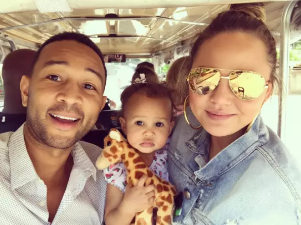 chrissy-teigen-john-legend-luna-6