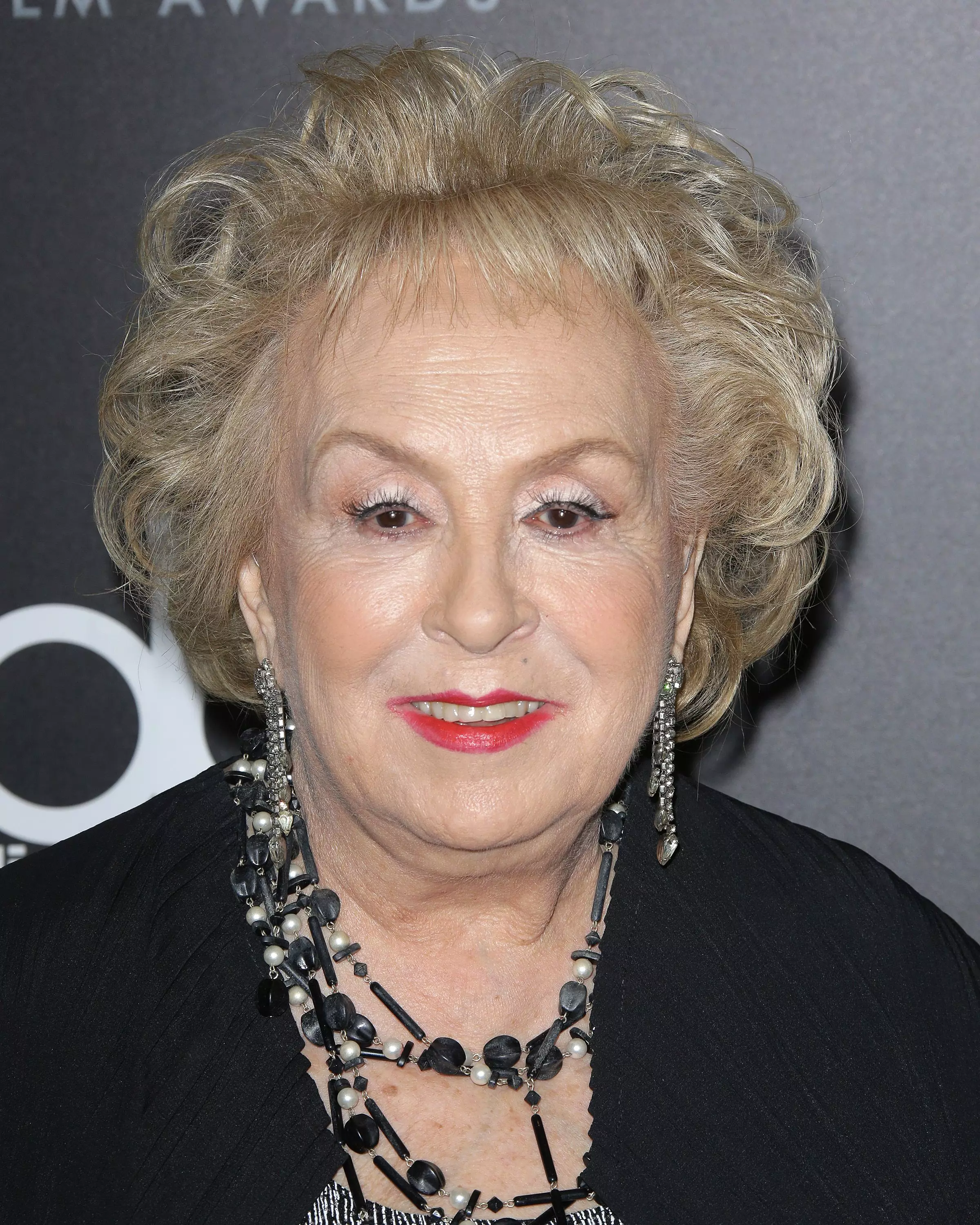 Doris Roberts