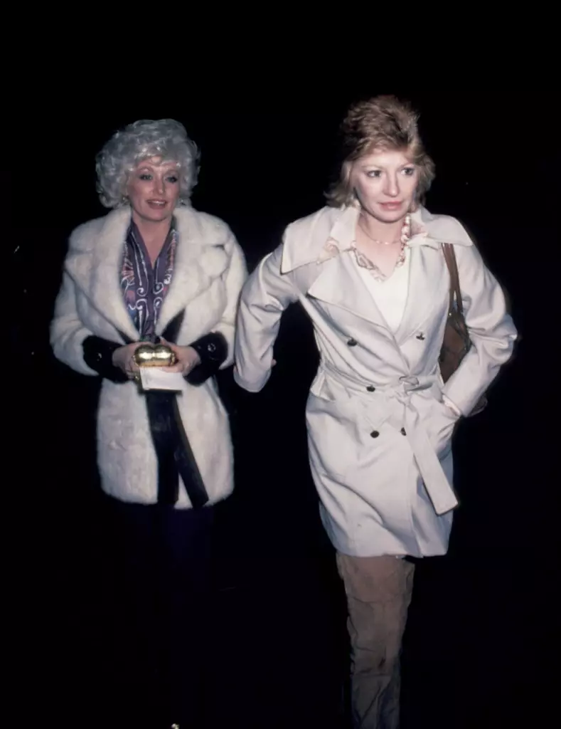 Dolly Parton och Judy Ogle anländer till Nirvana i New York