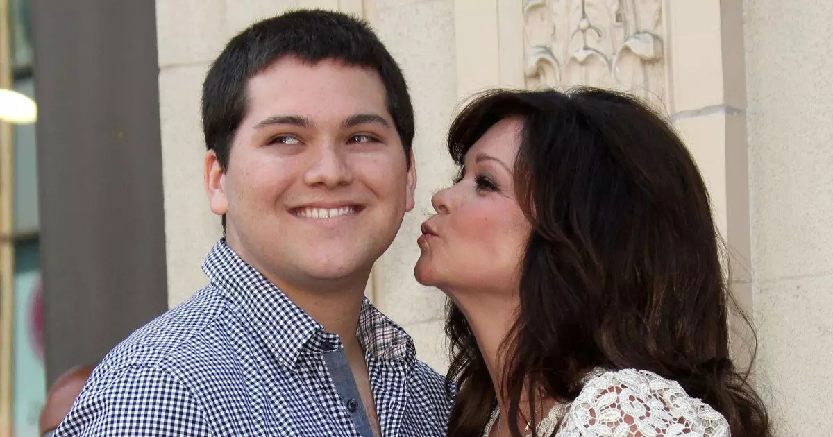 Valerie Bertinelli recorda reunirse con Son Wolfie despois da corentena