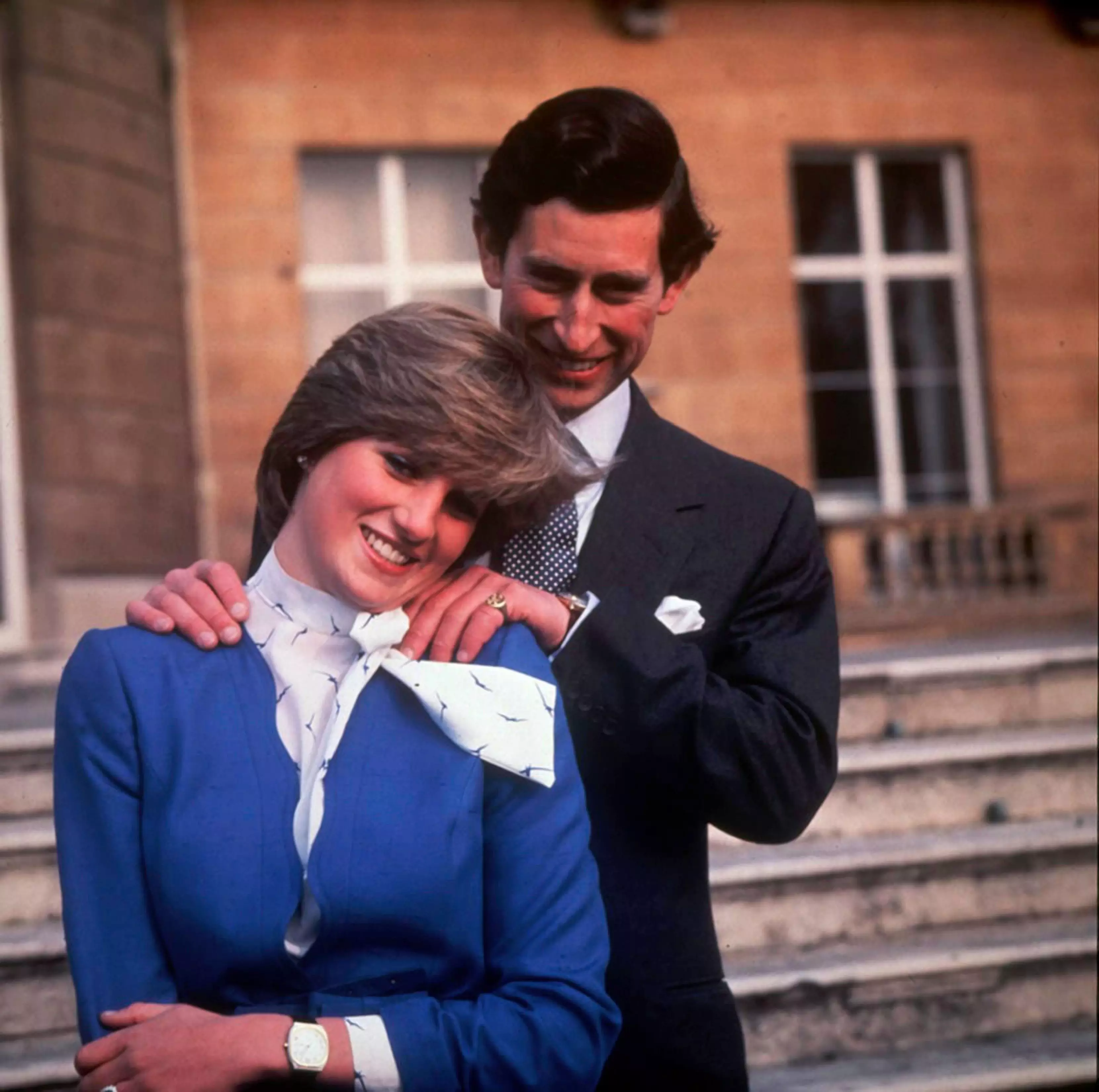 Usa ka Hulagway ni Prince Charles ug Princess Diana Sa Adlaw nga Gipahibalo ang Ilang Engagement 1981