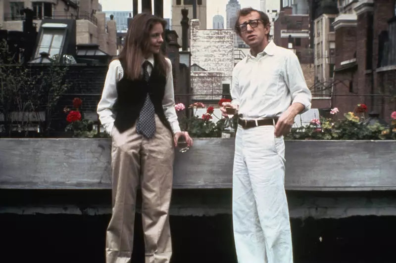 Diane Keaton a Woody Allen yn 'Annie Hall'