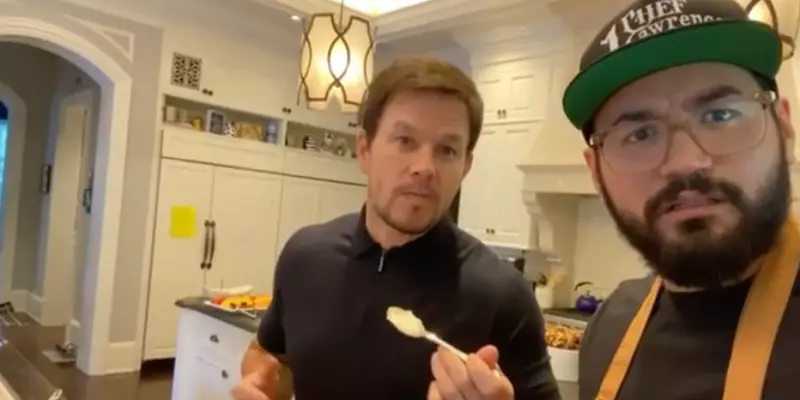 où-mark-wahlberg-live-photos-of-beverly-hills-home