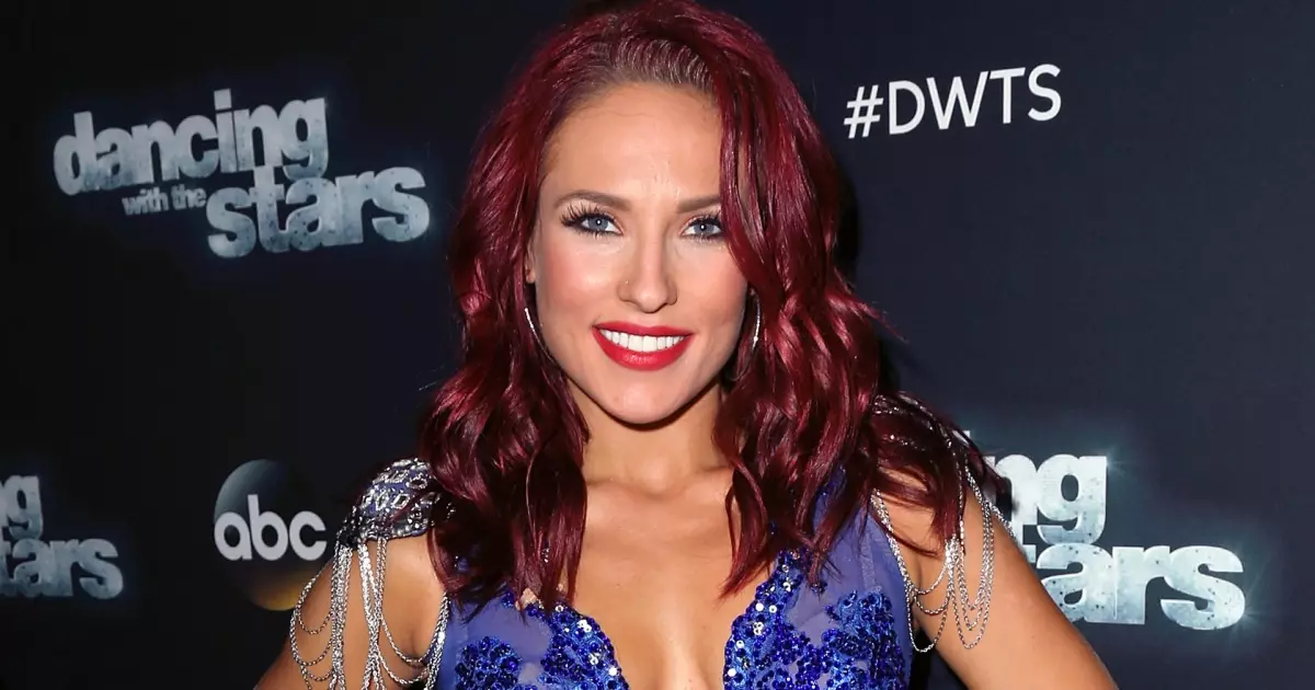 Sharna Burgess non fala con "todos" os antigos socios de "DWTS".