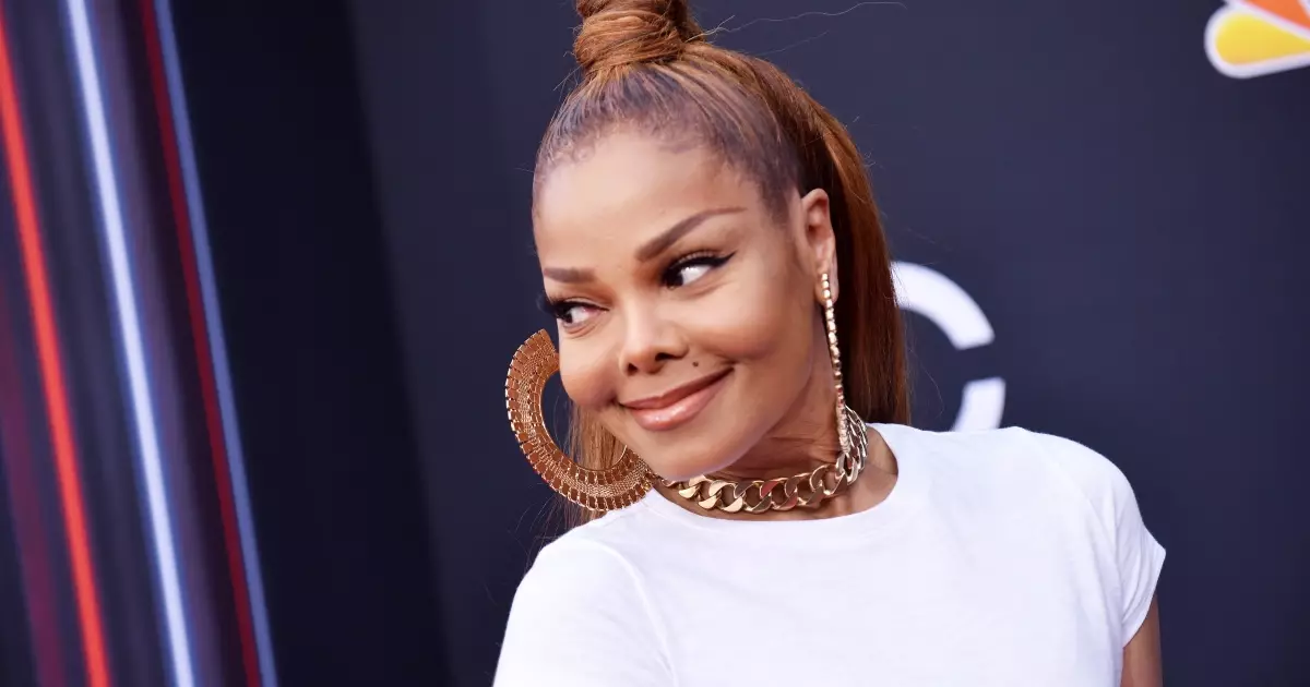 Janet Jackson Ṣii Nipa Bibori Awọn Ailabo Ara Rẹ