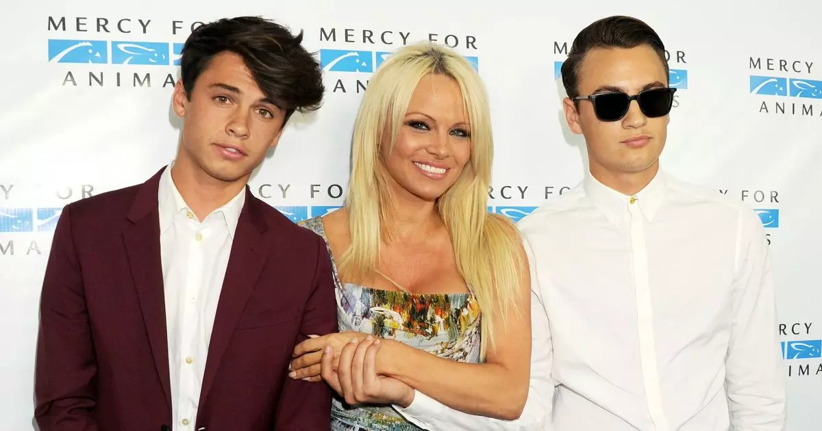 Dem Pamela Anderson seng Kanner: Trefft Jongen Brandon an Dylan Lee