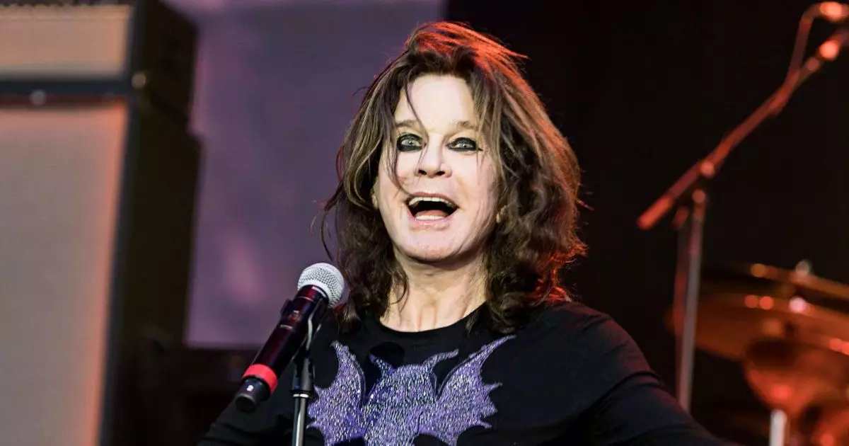 Ozzy Osbourne o re 'mino o mo thusitse nakong ea "Ho hlaphoheloa" ha Parkinson.