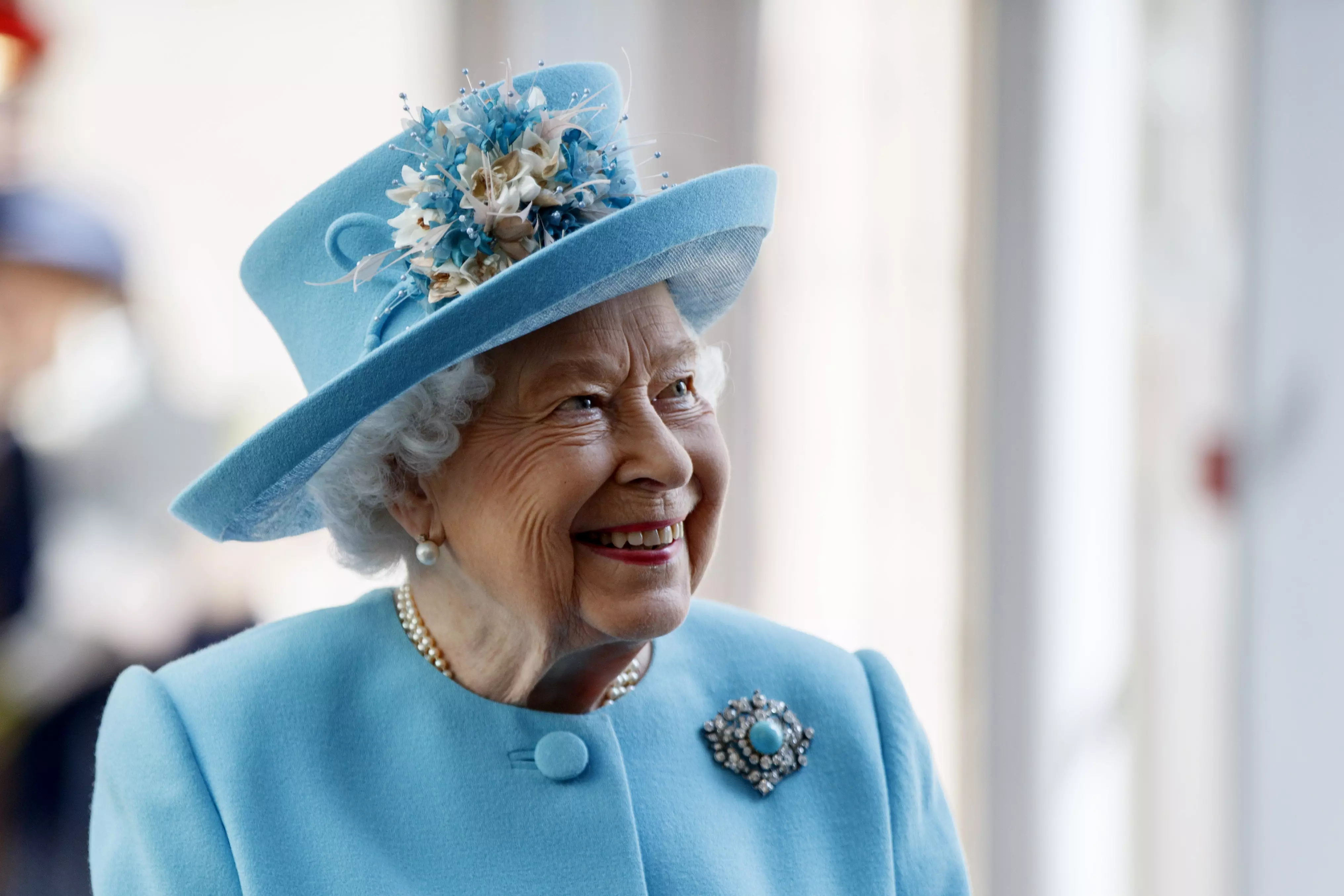 koningin-elizabeth-bezoeken-british-airways-naar-het-honderdjarig-jaar