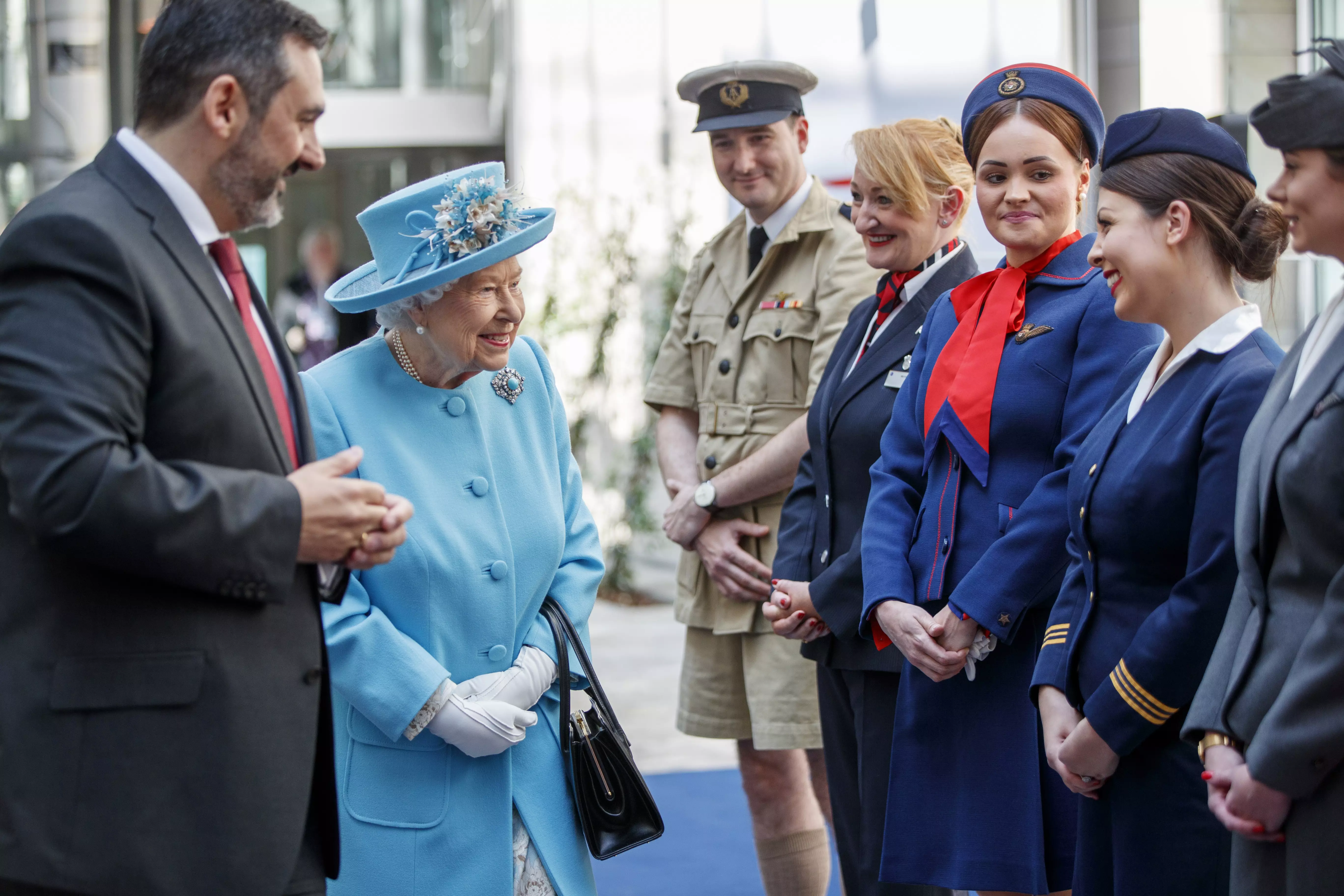 koningin-elizabeth-bezoeken-british-airways-naar-het-honderdjarig-jaar