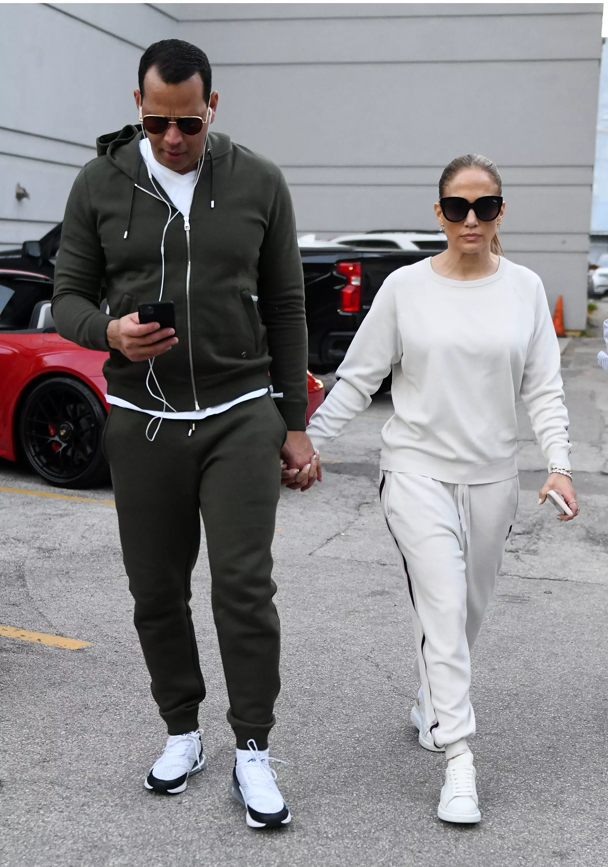 Jennifer Lopez eta Alex Rodriguez elkarrekin afaltzera irteten dira bere bikiaren urtebetetzea ospatu ostean