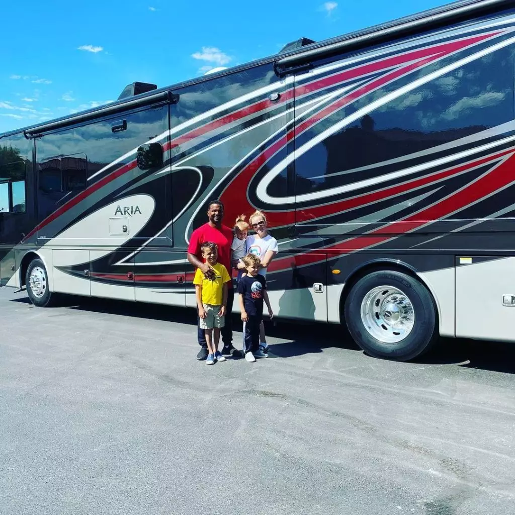 alfonso-ribeiro-says-buying-a-family-rv-was-the-best-decision