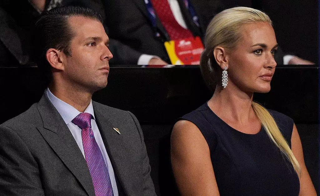 Donald Trump Jr. thiab Vanessa Trump lees paub lawv txoj kev sib nrauj