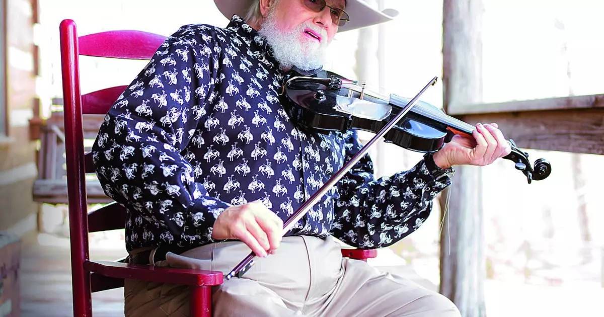 Charlie Daniels "não consigo imaginar" morando em outro lugar além de sua propriedade no Tennessee! - Mais perto semanalmente