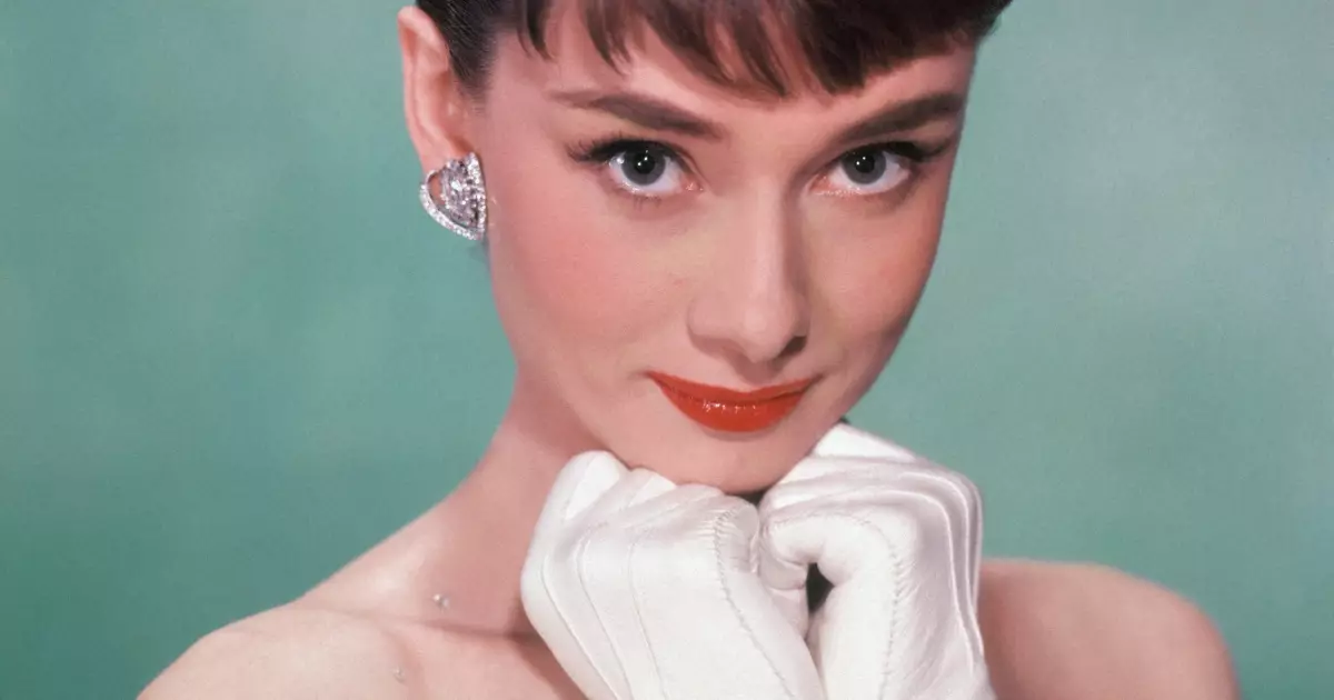 ຮູບພາບທີ່ຫາຍາກຂອງ Audrey Hepburn ເກີດຂຶ້ນຫຼາຍປີຫຼັງຈາກການເສຍຊີວິດຂອງນາງ - ໃກ້ຊິດກັບອາທິດ