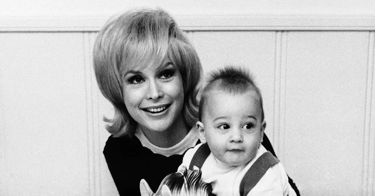 Barbara Eden pada Menghormati Memori Anak Allahyarham Matthew Ansara