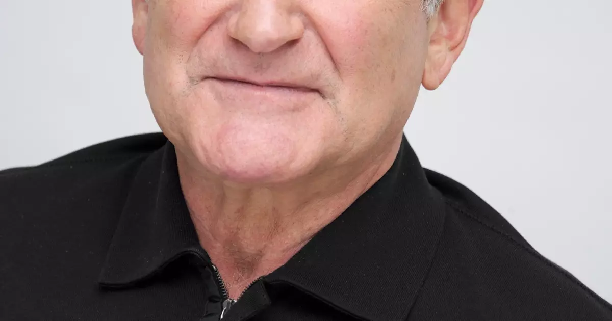 Cikakkun bayanai A Cikin Matsalolin Gidajen Robin Williams - Kusa da Mako-Mako