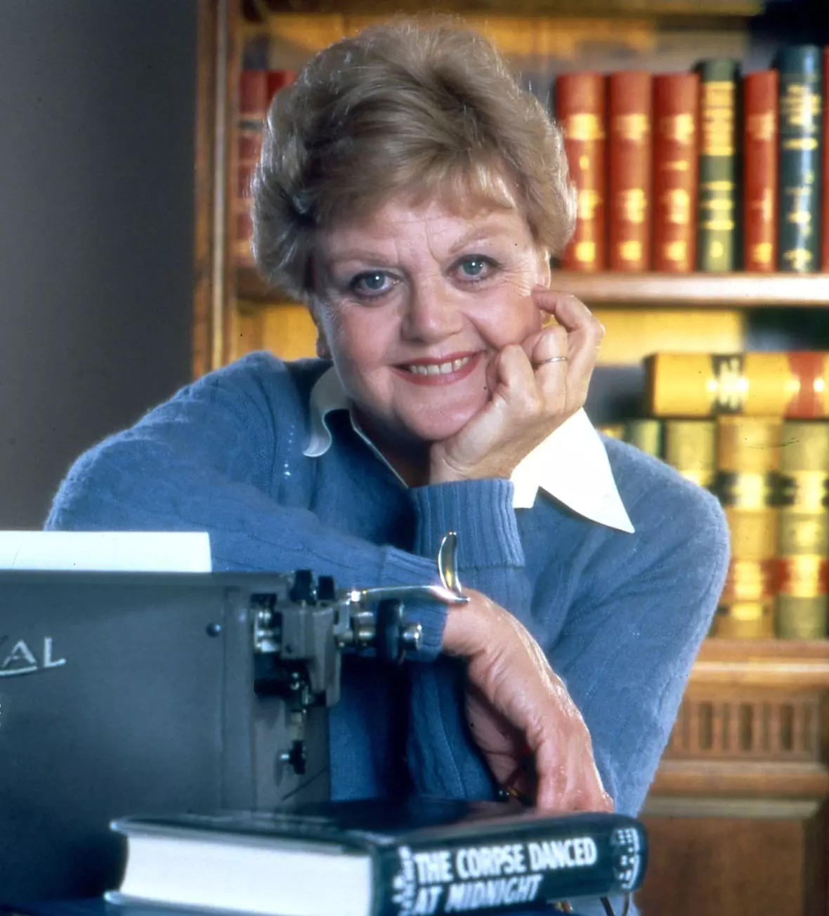 أنجيلا لانسبري بدور جيسيكا فليتشر في فيلم Murder، She Wrote