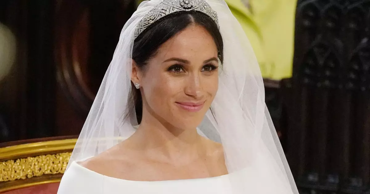 Meghan Markle tái chế giày cưới Hoàng gia của cô ấy