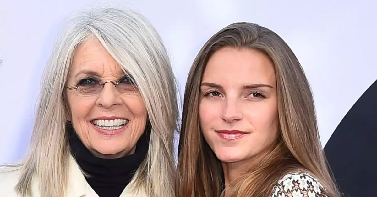 Diane Keaton ס טאָכטער דעקסטער געץ פאַרקנאַסט מיט בויפרענד