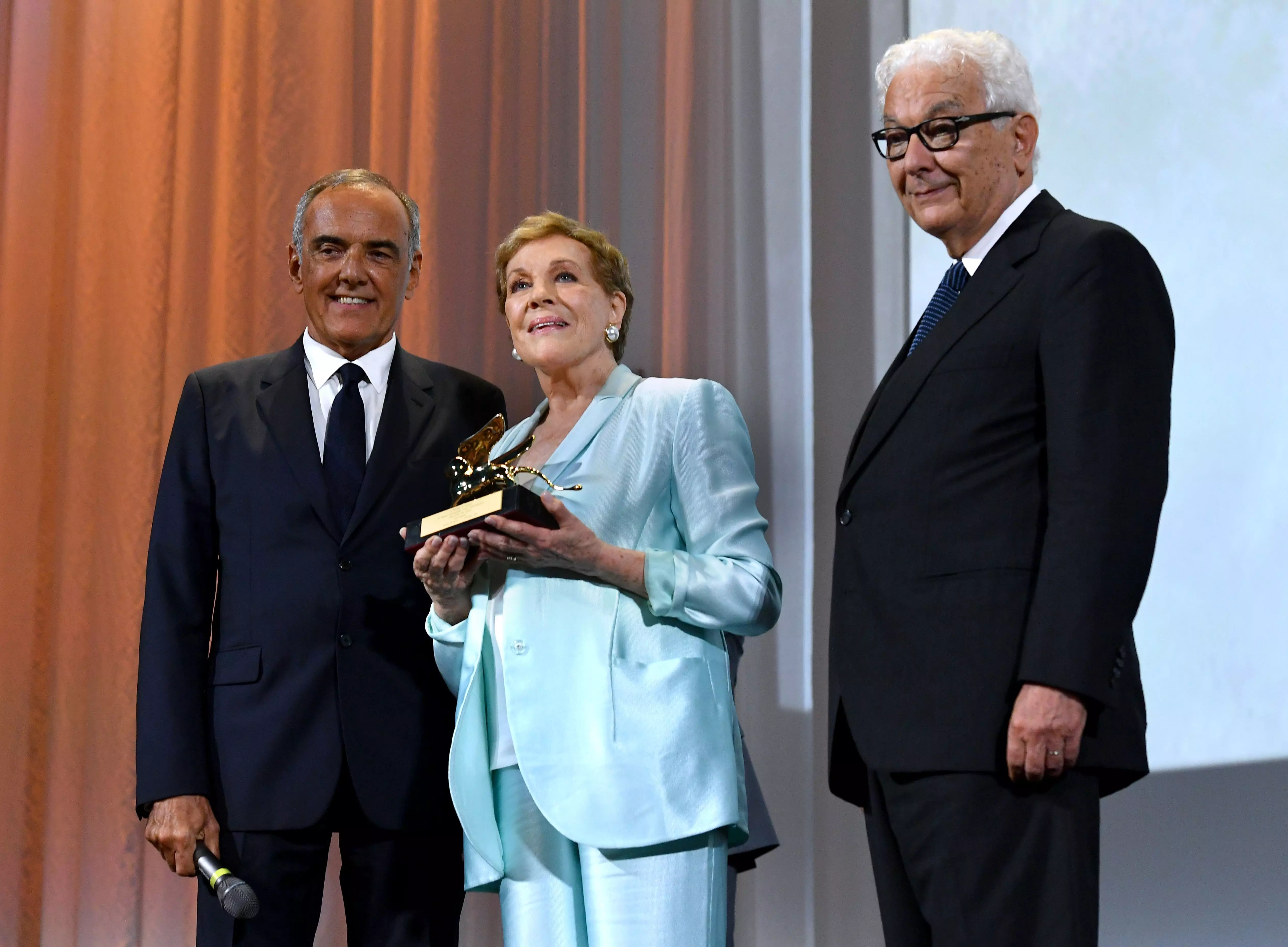 julie-andrews-recieves-zlati-lev-življenjski dosežek-nagrada-beneški-filmski festival