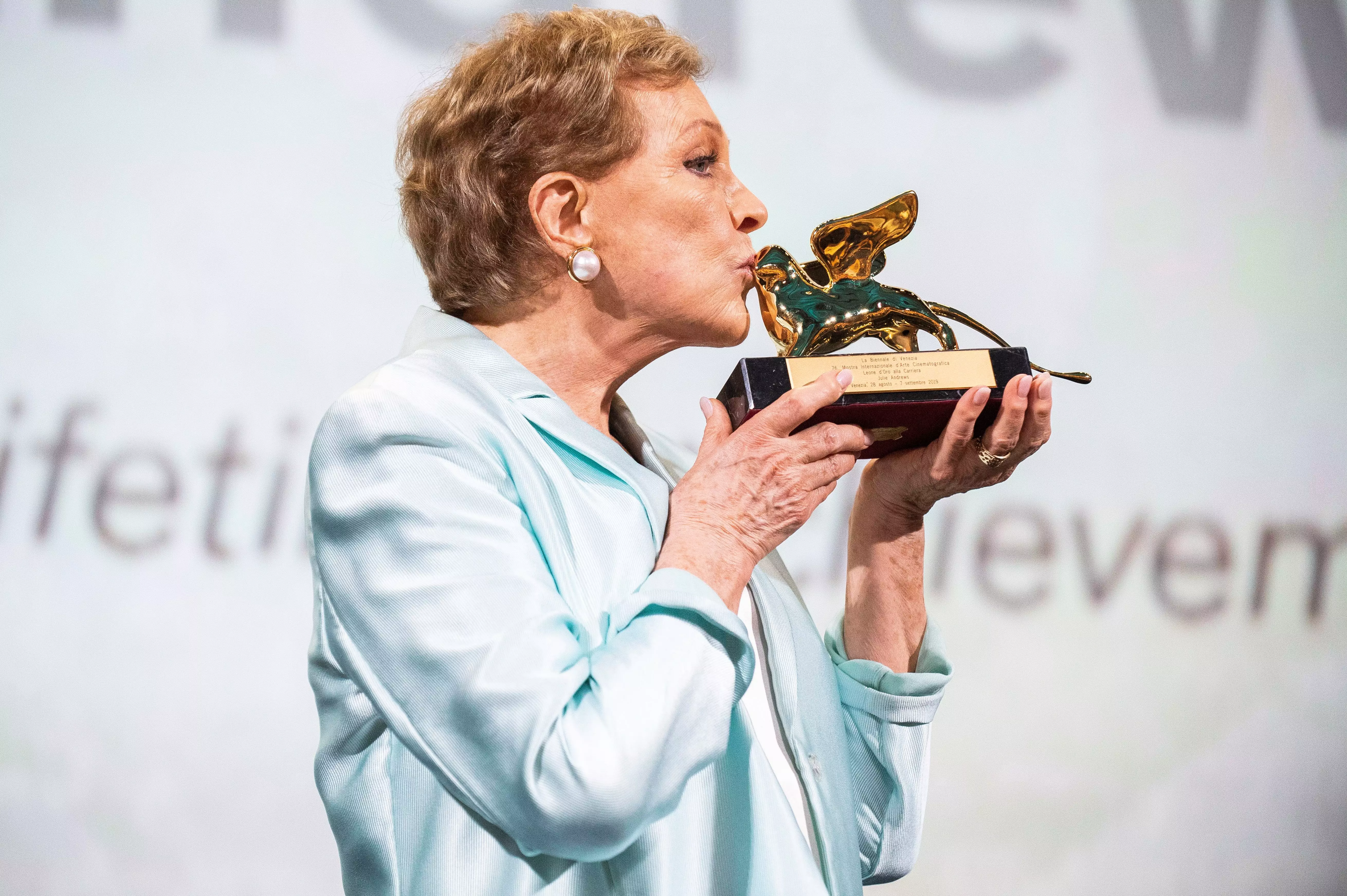 julie-andrews-recieves-zlati-lev-življenjski dosežek-nagrada-beneški-filmski festival