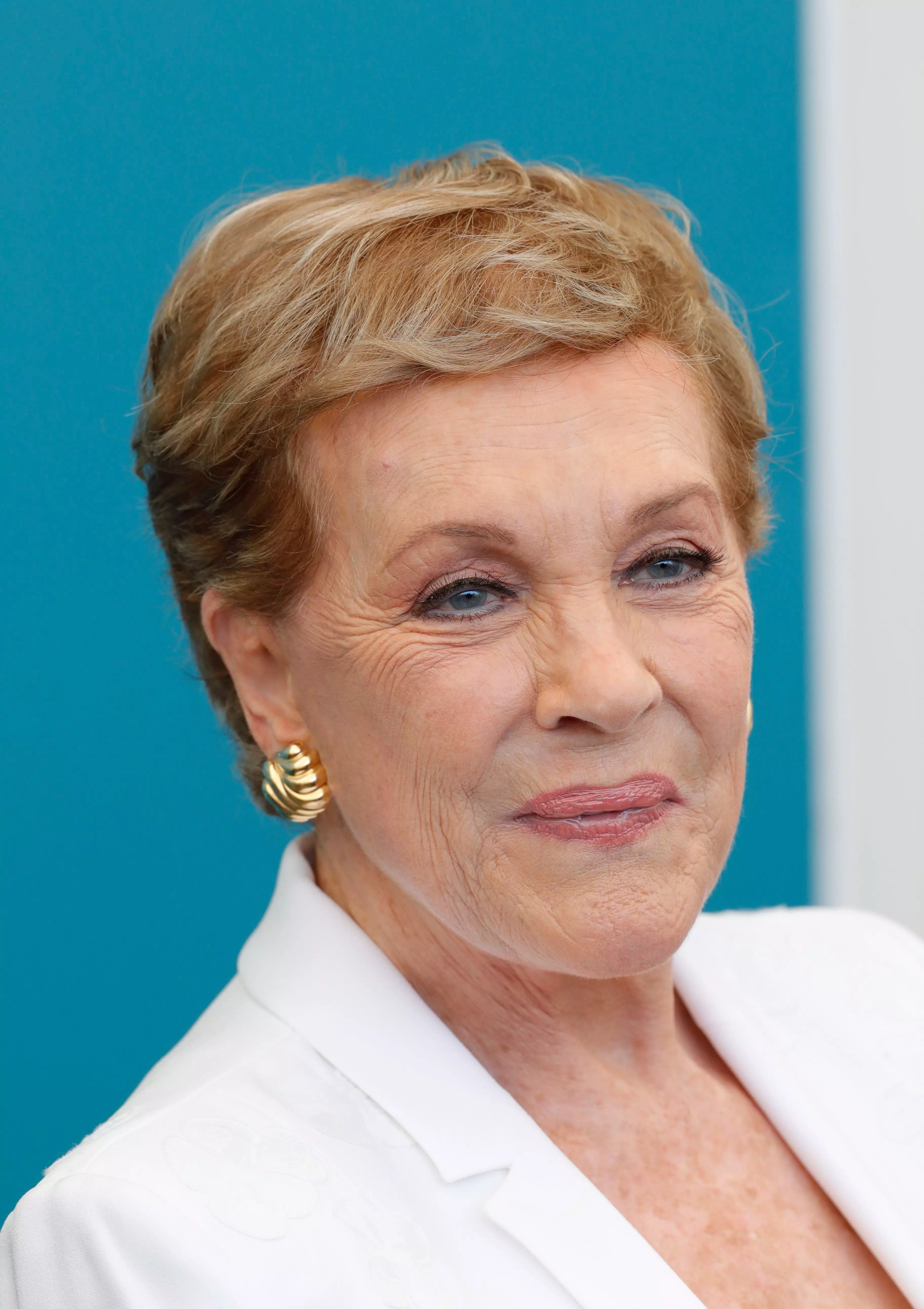 julie-andrews-recieves-golden-lion-Lifetime-Achievement-Award-Venice-Film-Festival