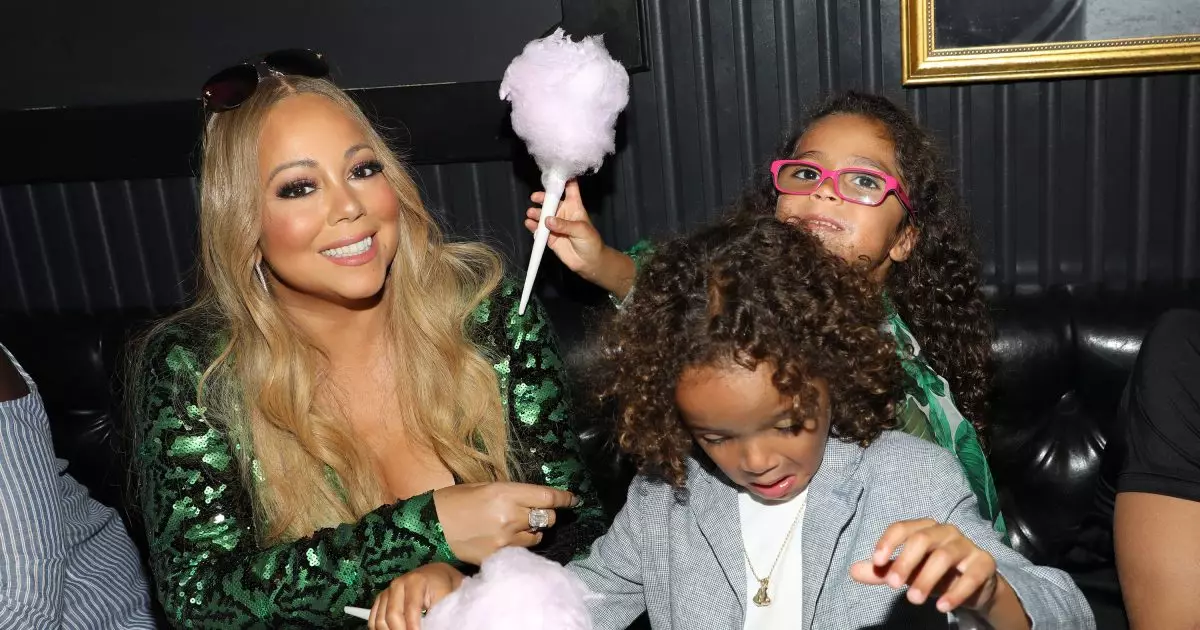 UMariah Carey wabelana ngefoto entle yamawele akhe kwiStudio