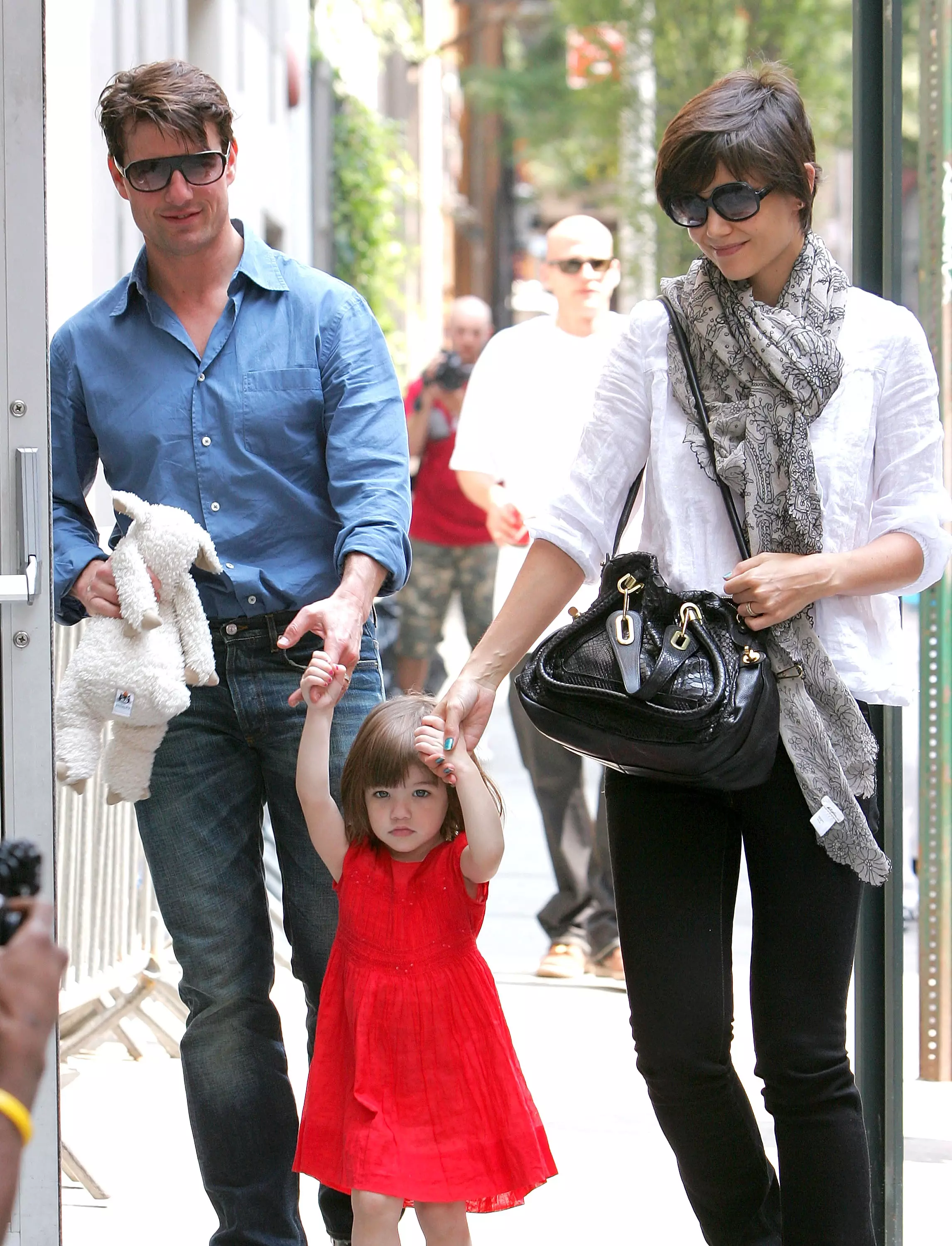 tom-cruise-katie-holmes-suri-cruise-out-2008