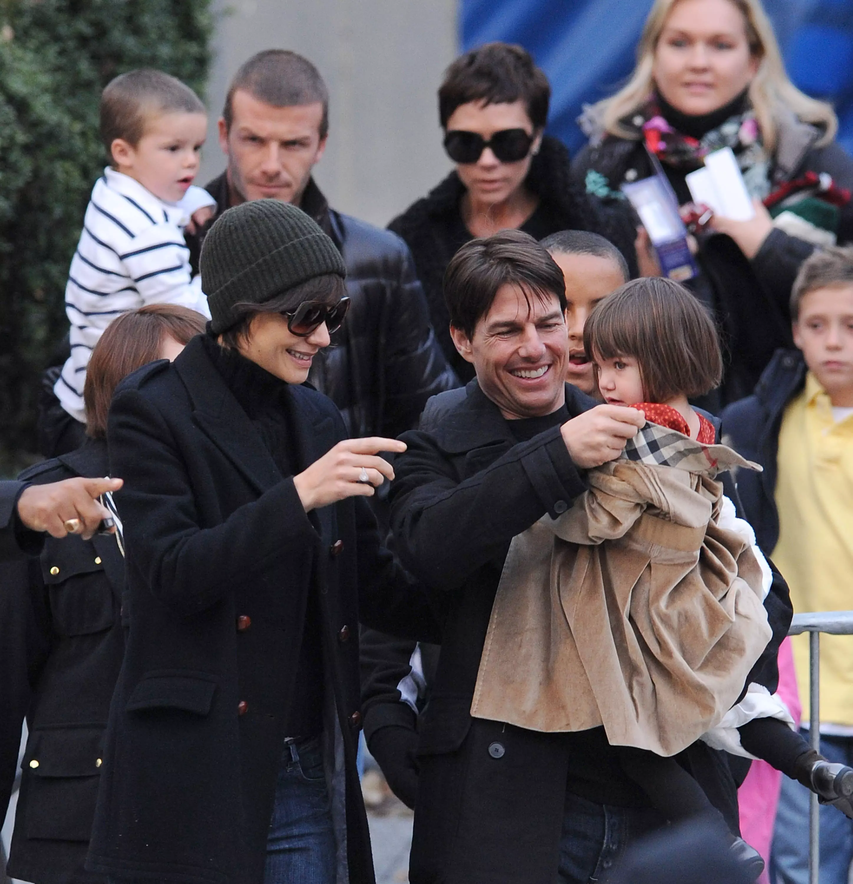 tom-cruise-katie-holmes-suri-cruise-nov-2008