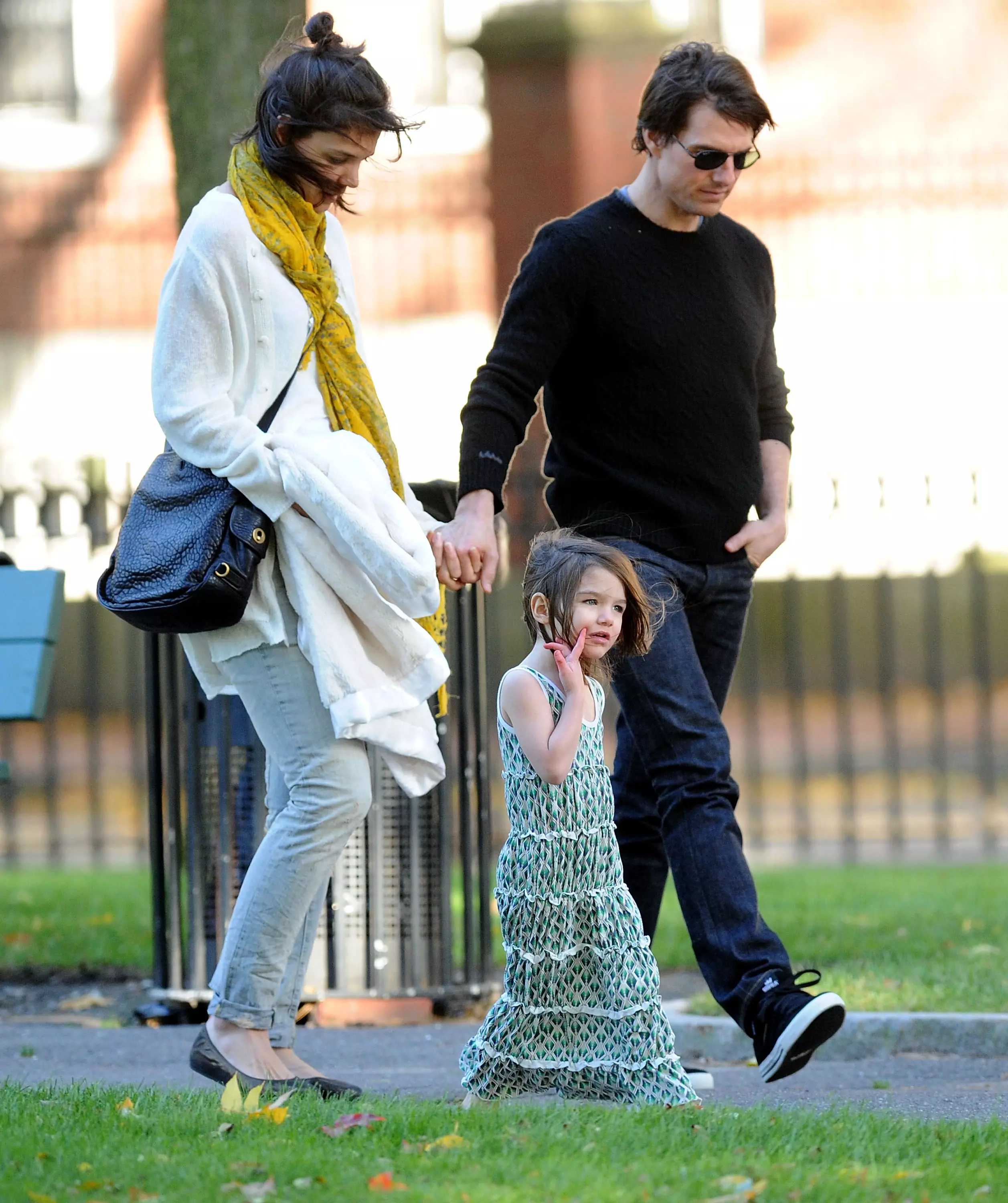 tom-cruise-katie-holmes-suri-cruise-out-2009