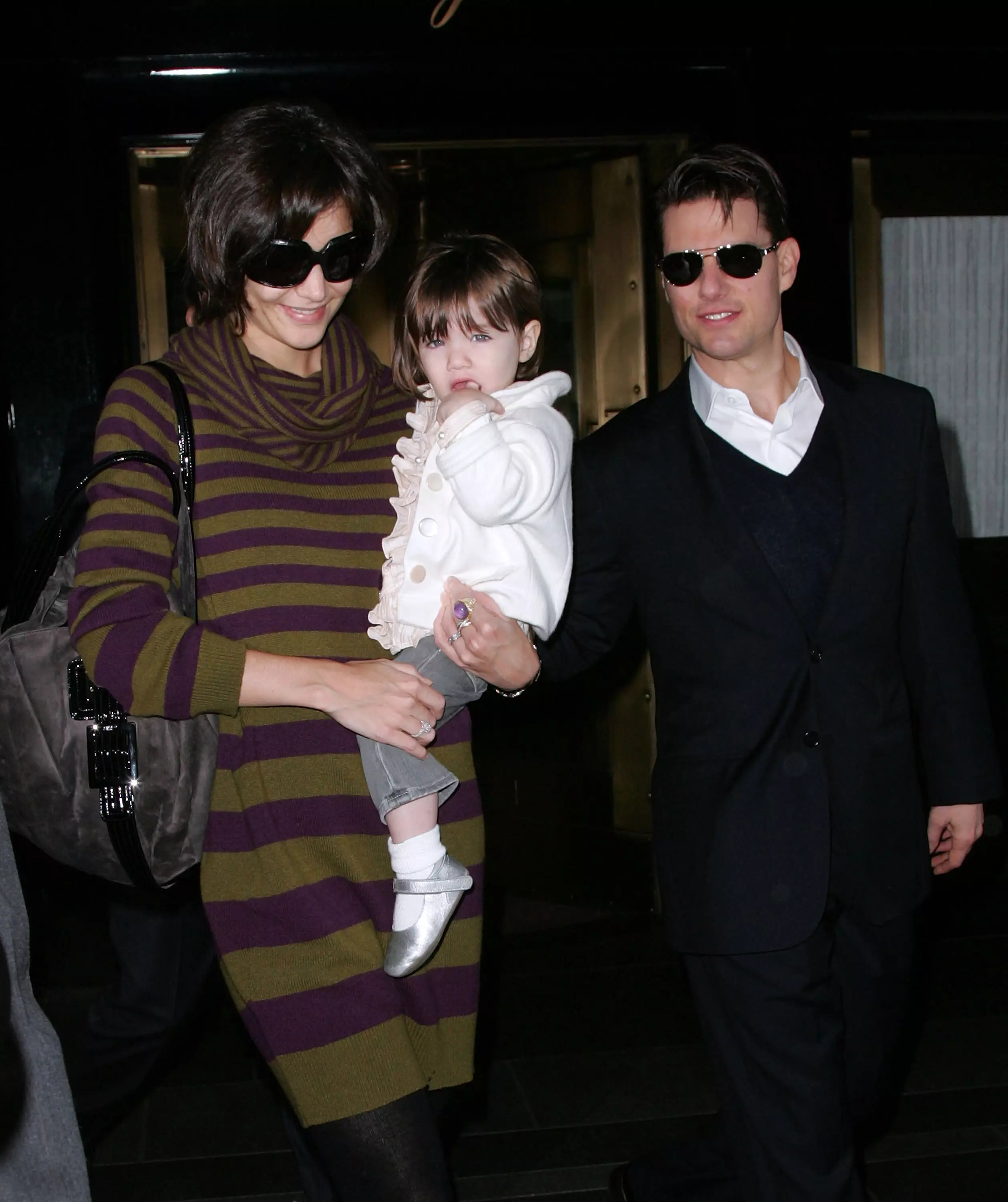 tom-cruise-katie-holmes-suri-cruise-out-2007