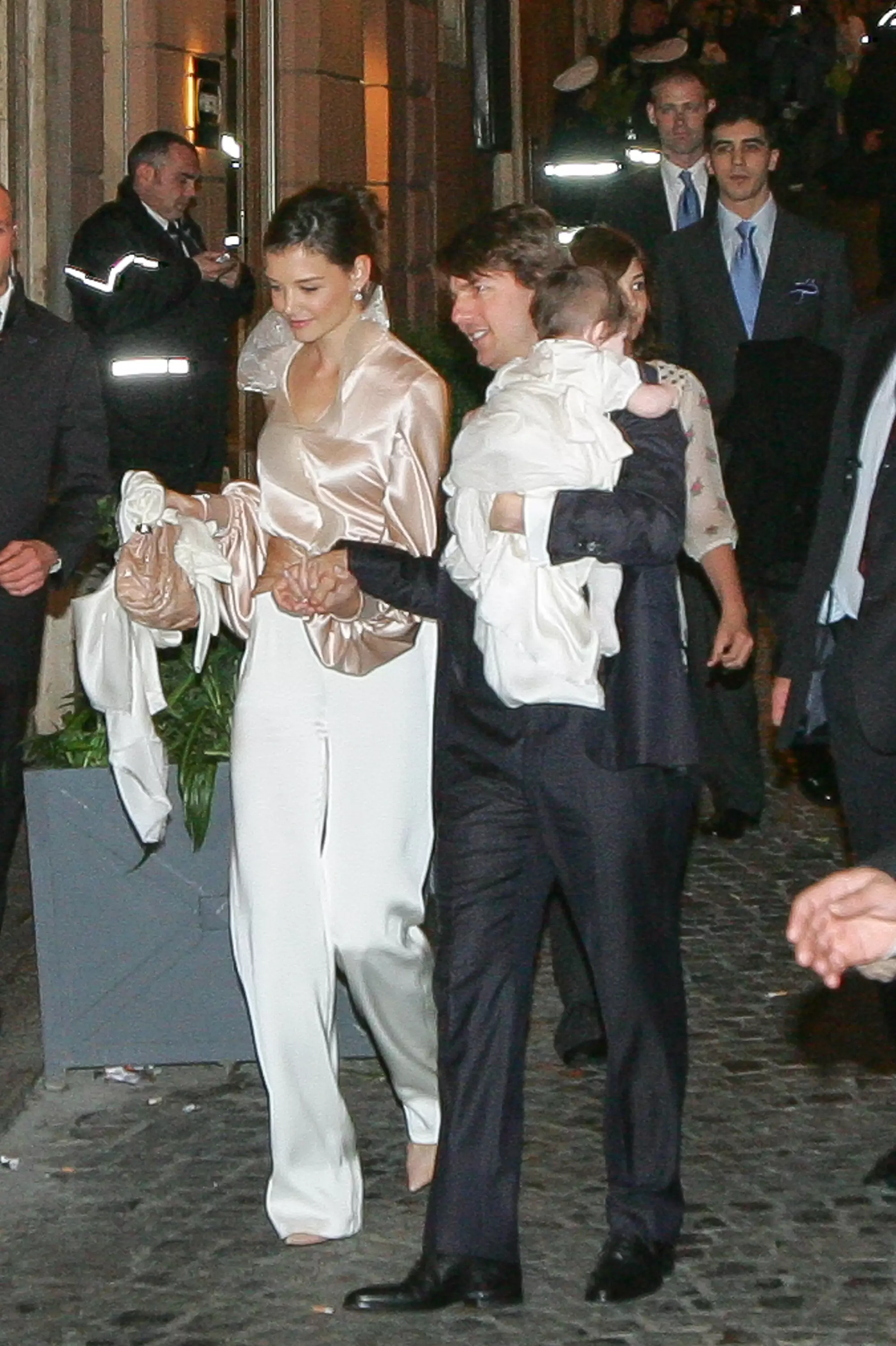 tom-cruise-katie-holmes-suri-cruise-november-2006