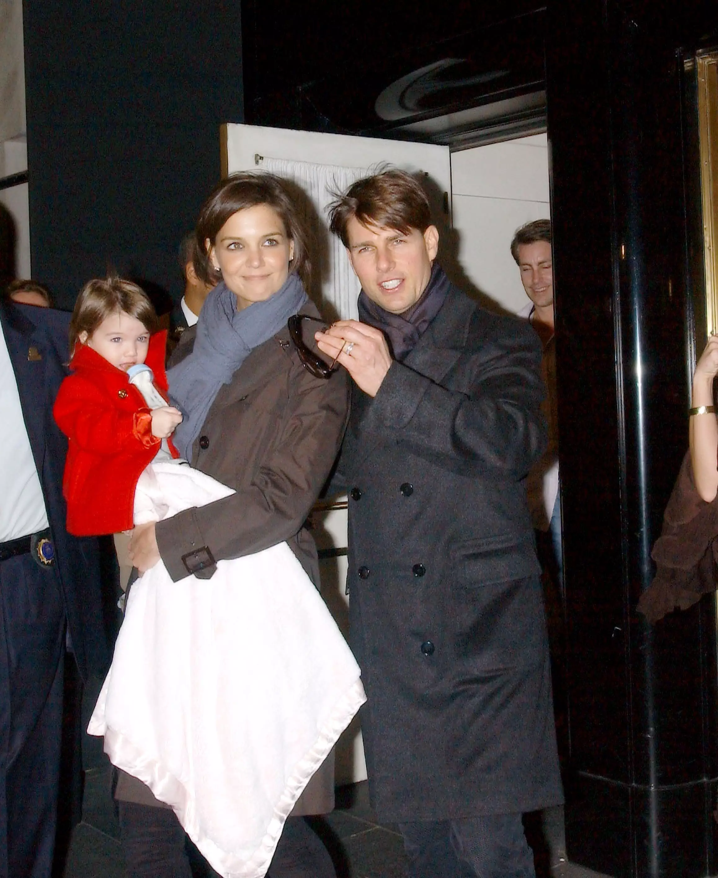 קייטי-holmes-tom-cruise-suri-cruise-oct-2007-2