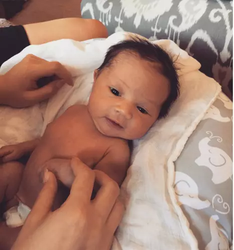 chrissy-teigen-baby-3