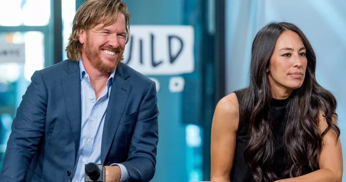 Roedd Joanna Gaines Yn Nerfus Ynghylch Ei Chyflenwi Oherwydd Chip Gaines