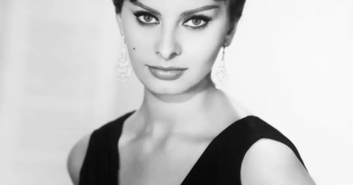 Sophia Loren Afungura Igihe cye muri Gereza no Kwamburwa Memoire Nshya - Hafi ya buri cyumweru