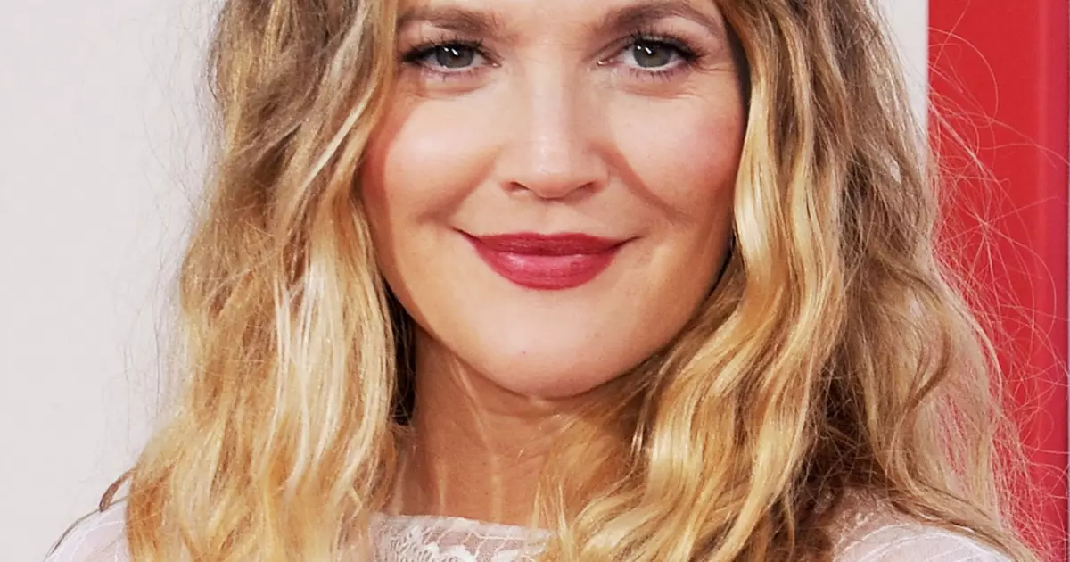 Drew Barrymore's Holiday Plan: "We Celebrate Everything!" - Gần hơn hàng tuần