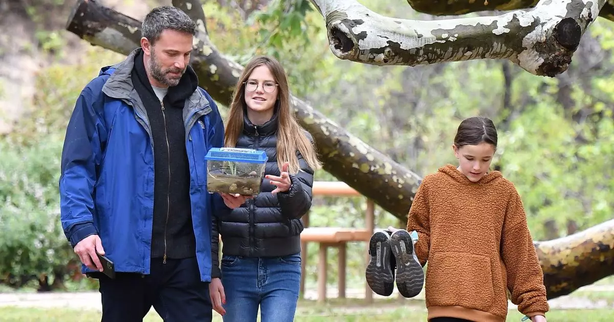 Ben Affleck tager døtrene Violet og Seraphina med til parken