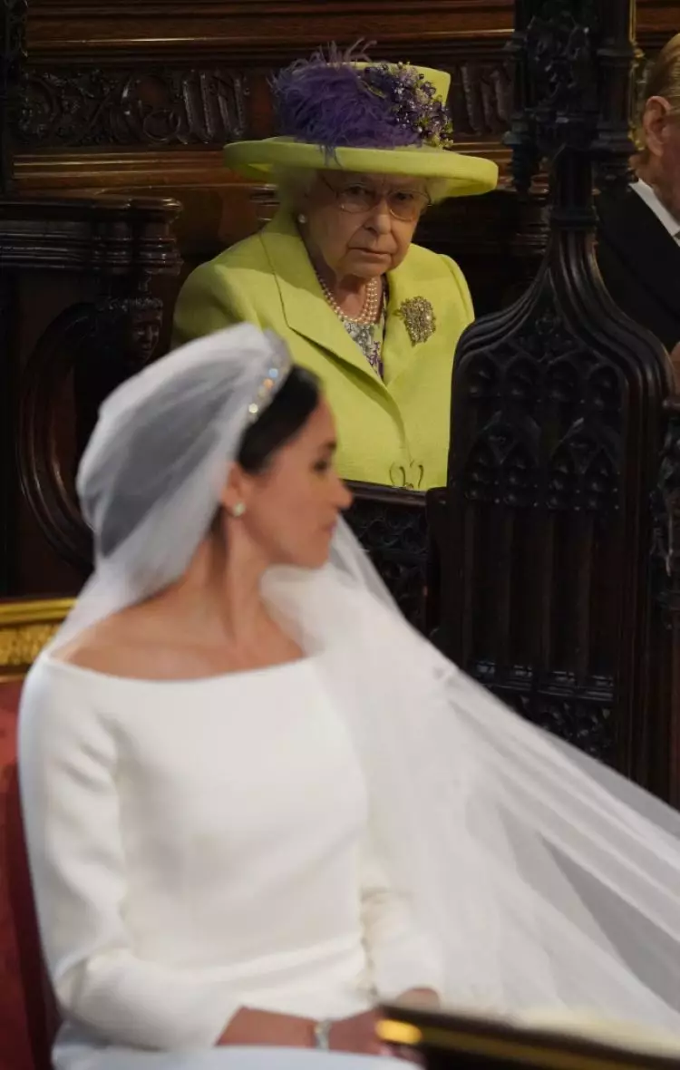 Queen Elizabeth ug Meghan Markle