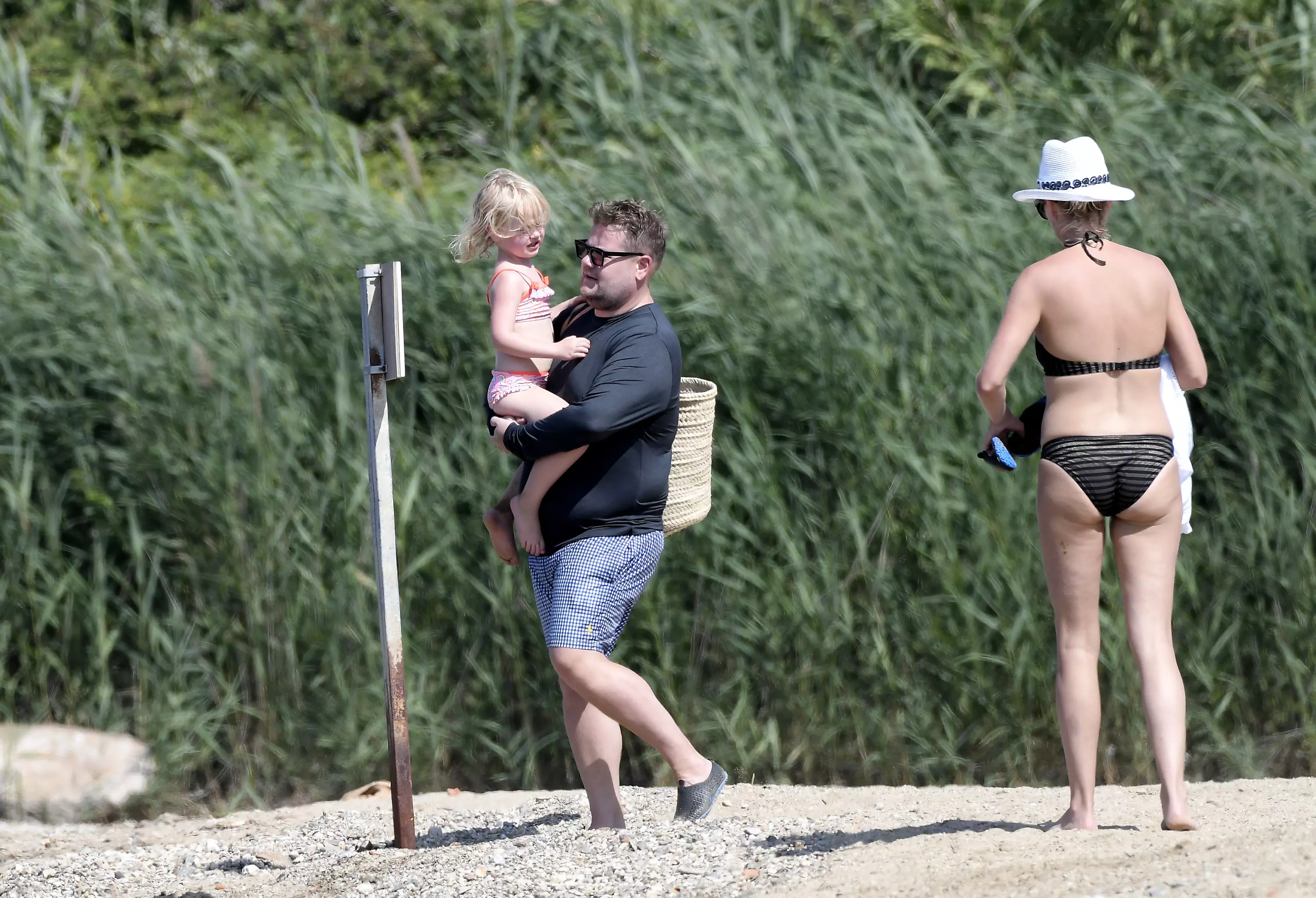 james-corden-istri-julia-carey-kids-enjoy-italy-liburan