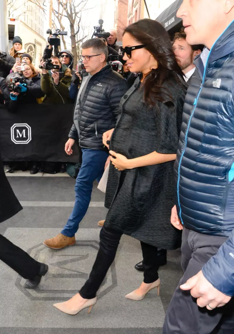 Gwelwyd Meghan Markle, Duges Sussex yn gadael The Mark Hotel yn NYC