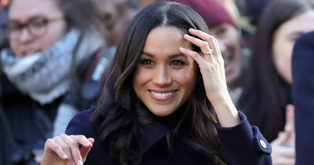 Impeta yo gusezerana kwa Meghan Markle: Uburyo Yavuguruye Bling ye